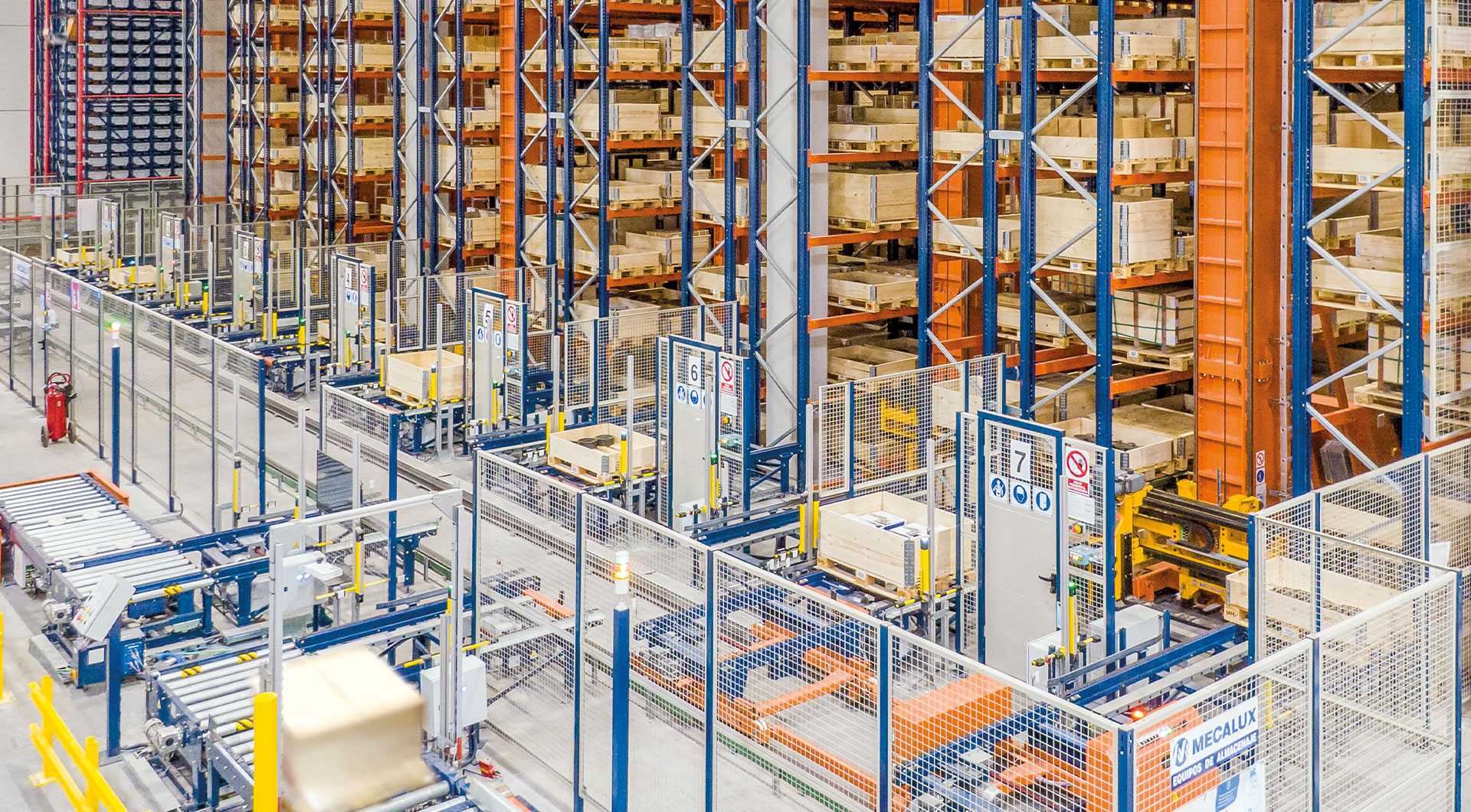 Automatic trilateral stacker crane | Automated warehouses for pallets ... Automatic trilateral stacker crane | Automated warehouses for pallets ...