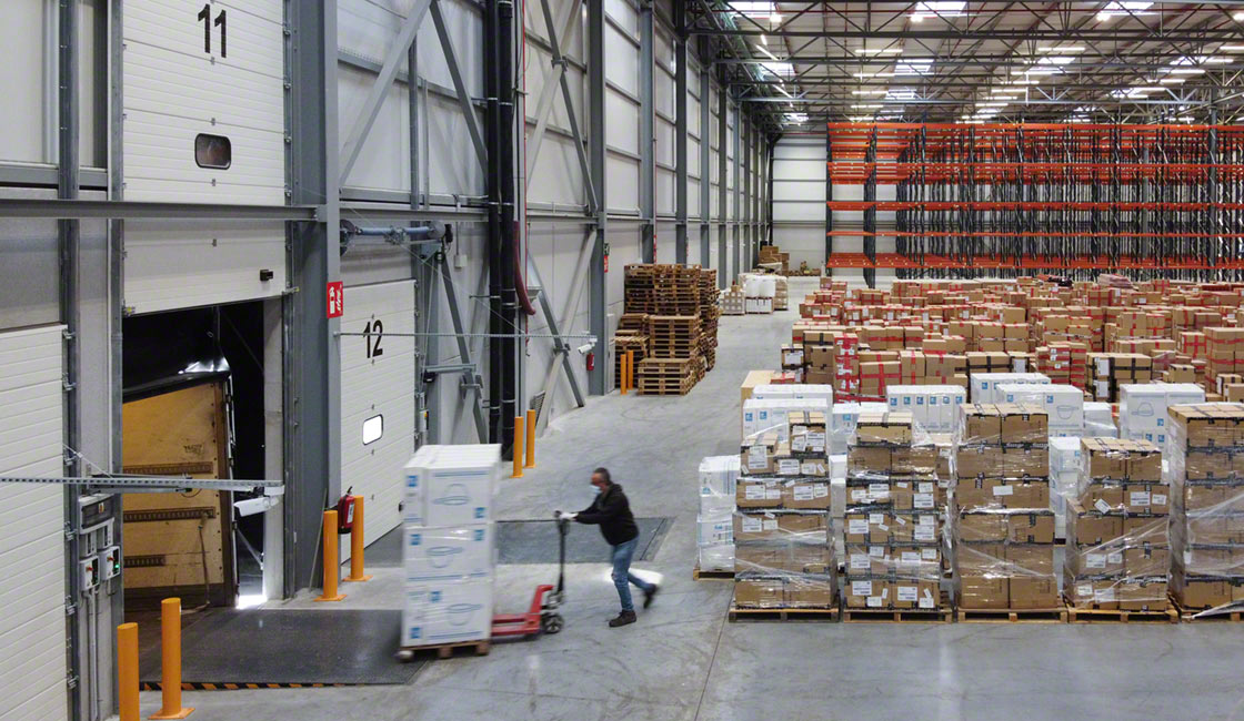 Cluttered warehouse: 15 telltale signs - Mecalux.com