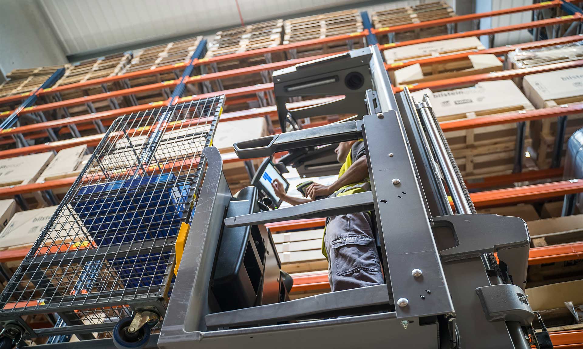 First mile delivery in logistics - Mecalux.com