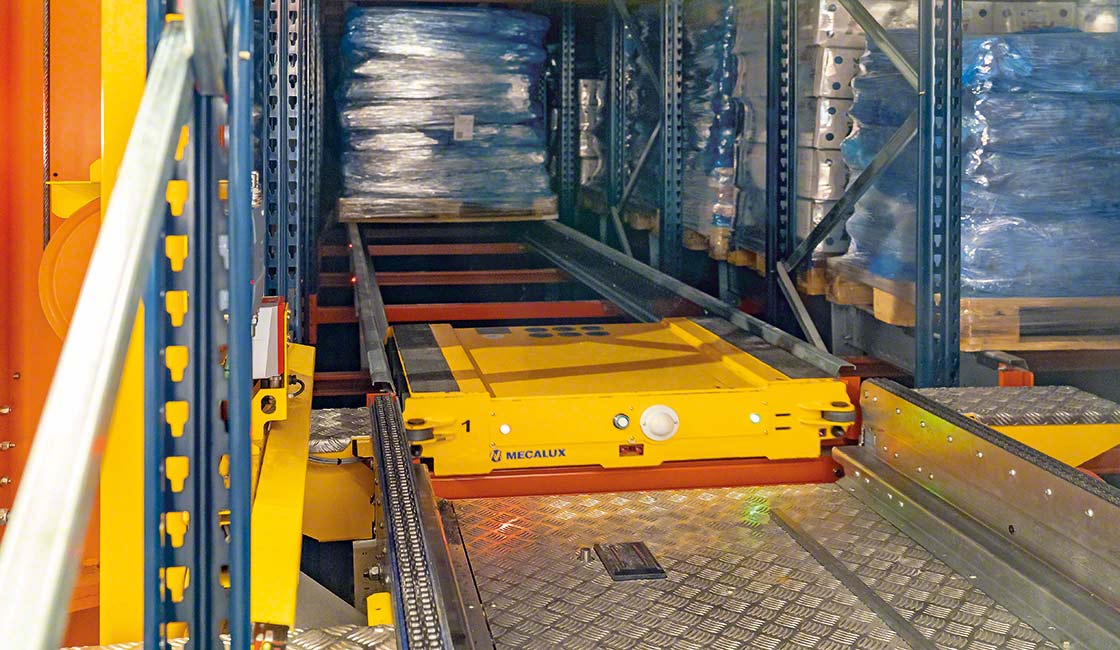 Lights-out warehouse - industrial automation - Mecalux.com