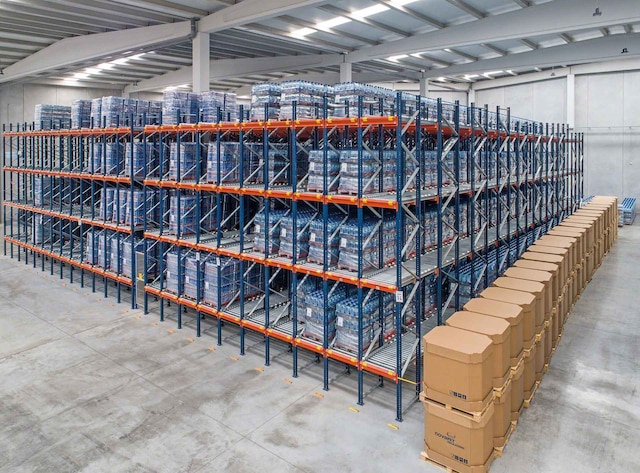 Pallet Flow Racking (Live System) - Mecalux.com