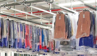 Warehouse clothing racking and their uses - Mecalux.com