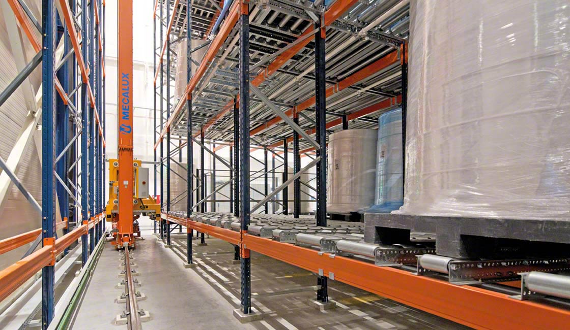 Warehouse equipment: all the must-haves - Mecalux.com