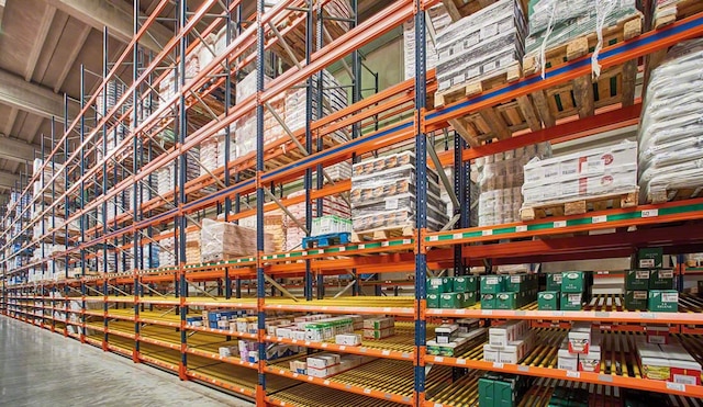 Warehouse equipment: all the must-haves - Mecalux.com