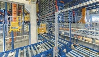 Meet the warehouse of the future - Mecalux.com