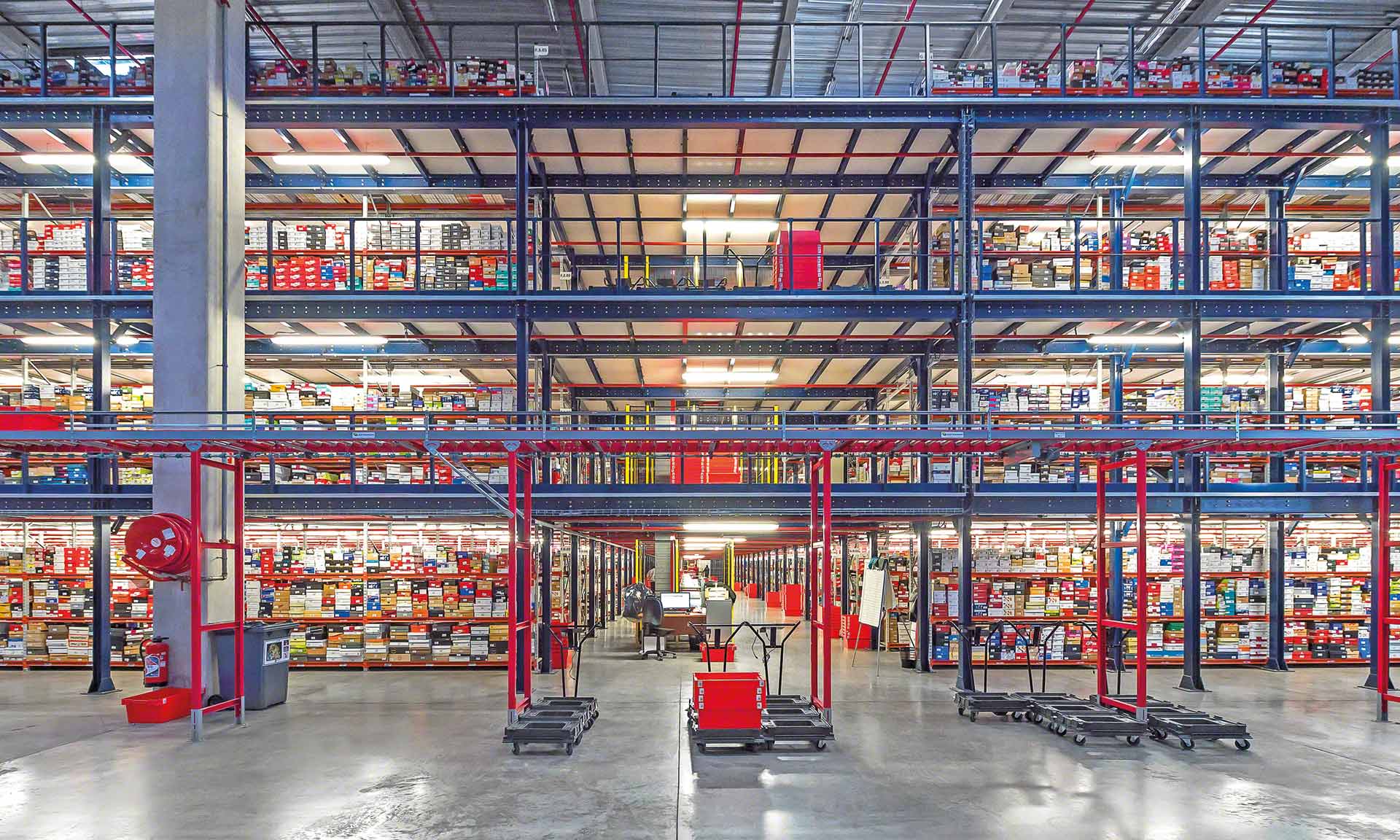 Warehouse space management - Mecalux.com