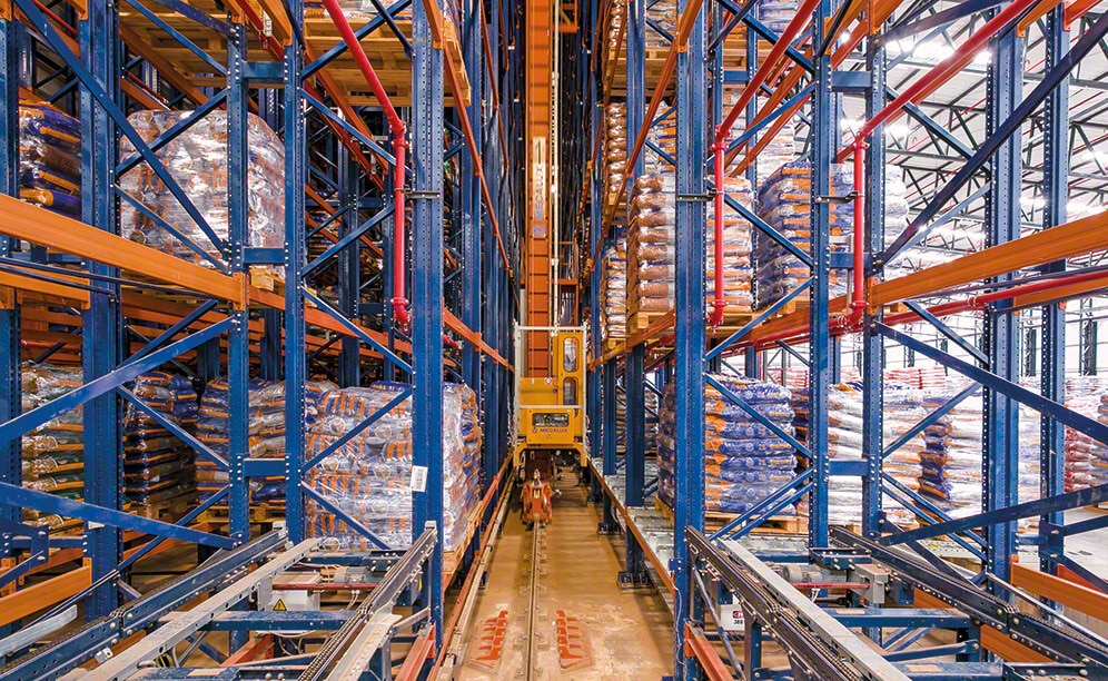 New automated pet food warehouse for Special Dog - Mecalux.com