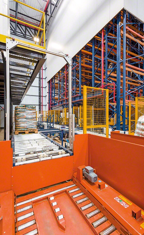 New automated pet food warehouse for Special Dog - Mecalux.com