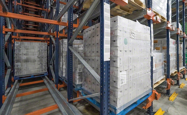 Frozen storage warehouse of Serfrial in Spain - Mecalux.com