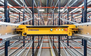 Pallet Shuttle Racking System - Mecalux.com