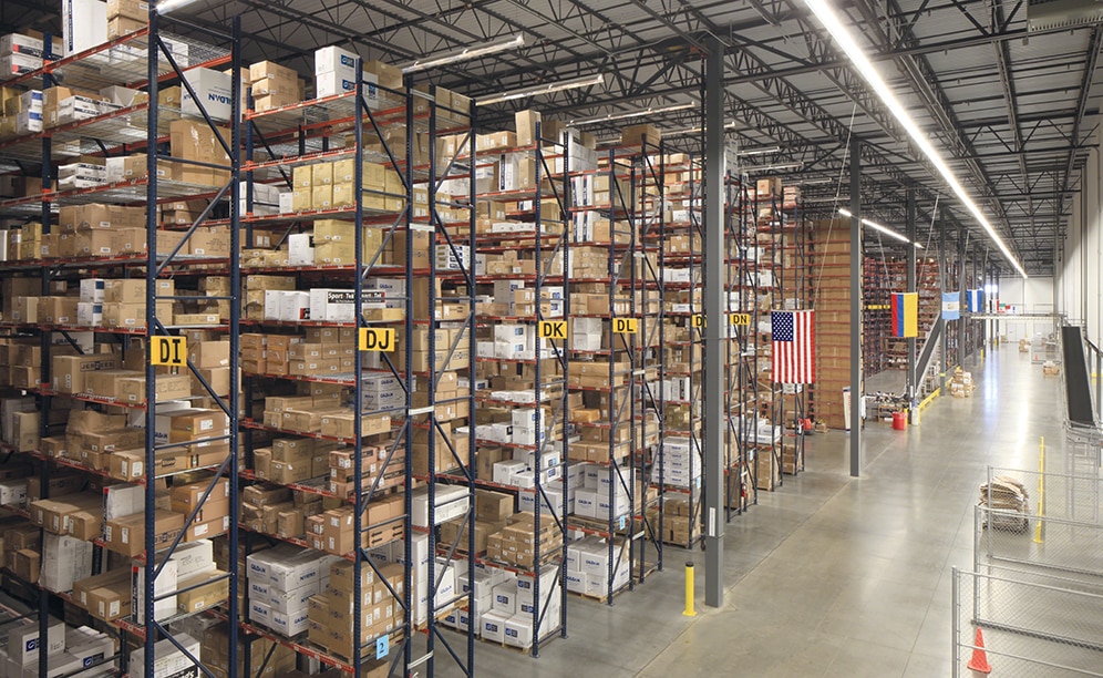 Example of high-rise pallet racking at the SanMar warehouse – Mecalux.com