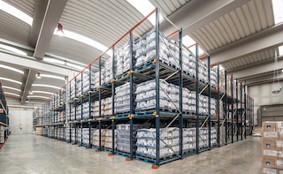 Drive-In Racking System - Mecalux.com