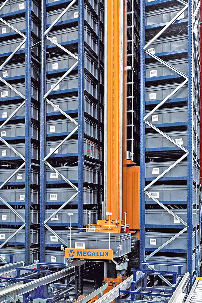 Stacker cranes for boxes | Automated warehouses for boxes - Mecalux.com