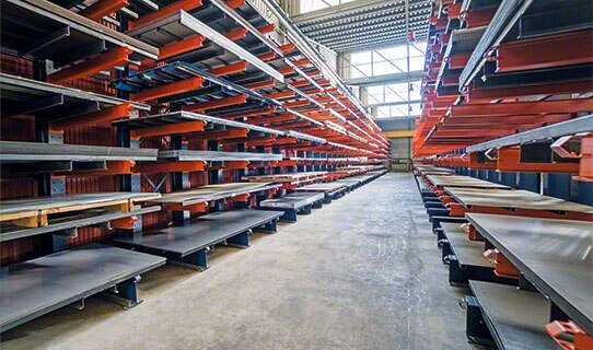 Large aluminium profile warehouse of Aluprof - Mecalux.com