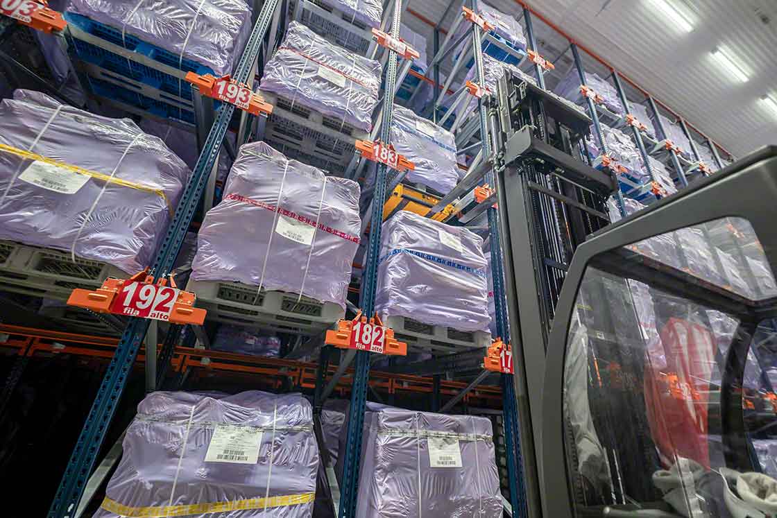 Warehouse slotting: amp up your productivity - Mecalux.com