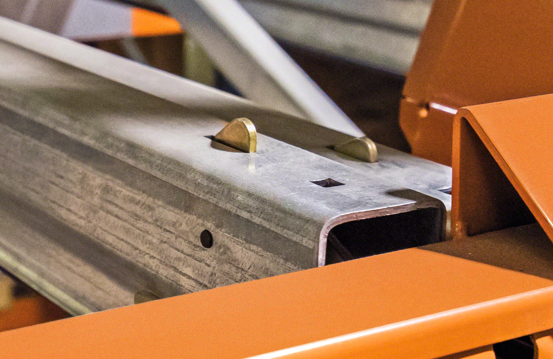 Push-Back Pallet Racking - Mecalux.com