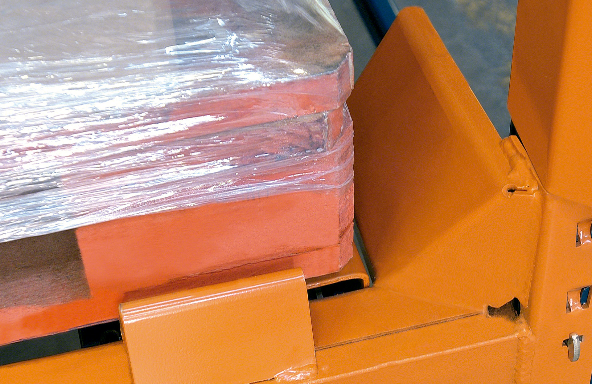 Push-Back Pallet Racking - Mecalux.com