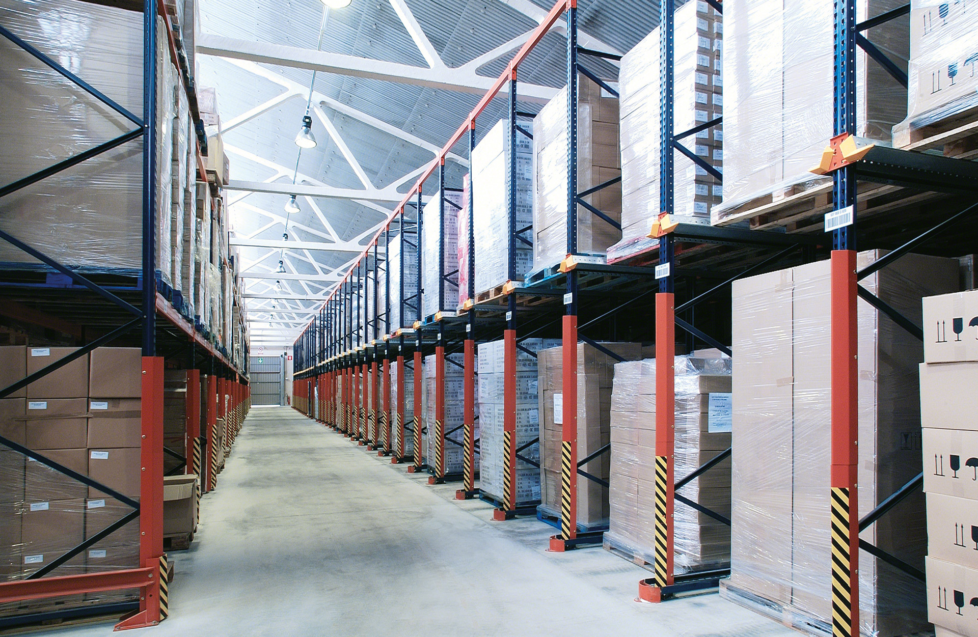 Drive-In Racking System - Mecalux.com