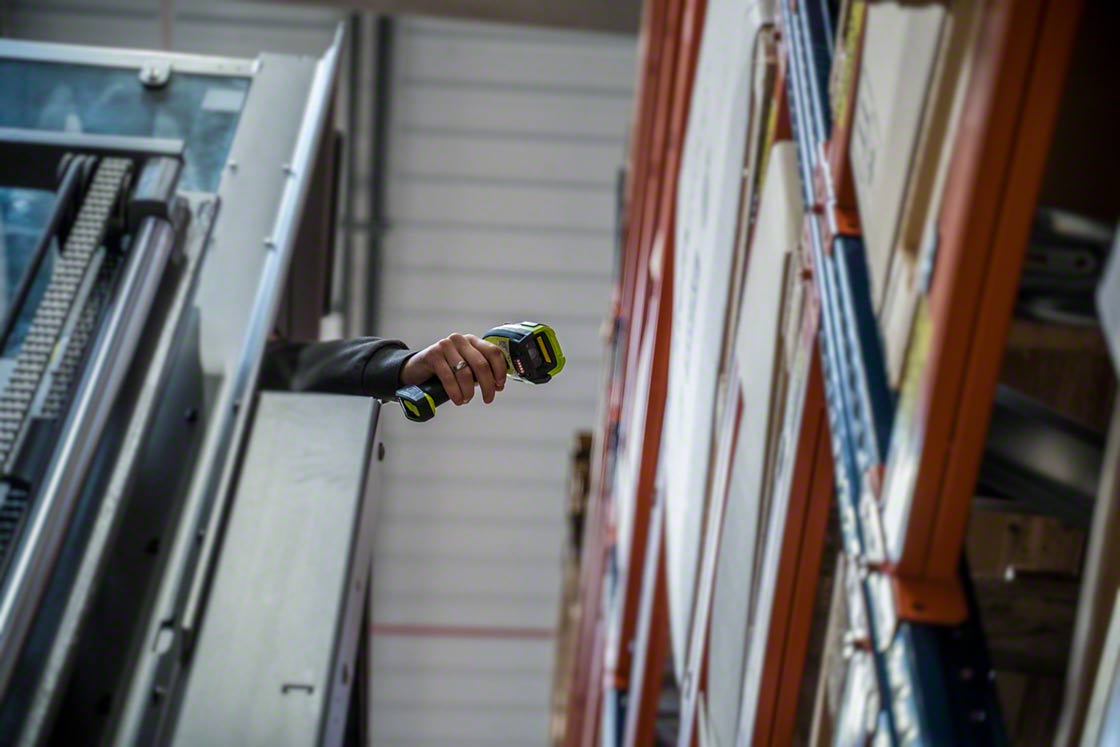 RF scanners speed up the warehouse - Mecalux.com
