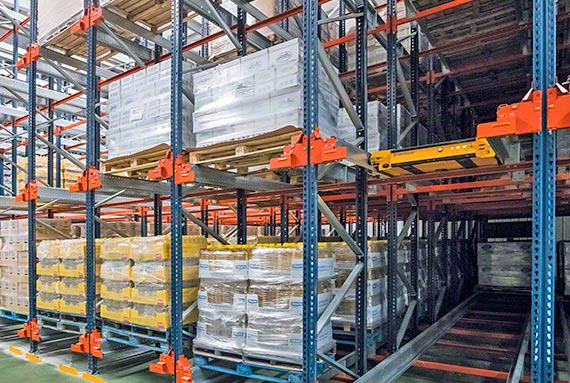 Pallet Shuttle Racking System - Mecalux.com