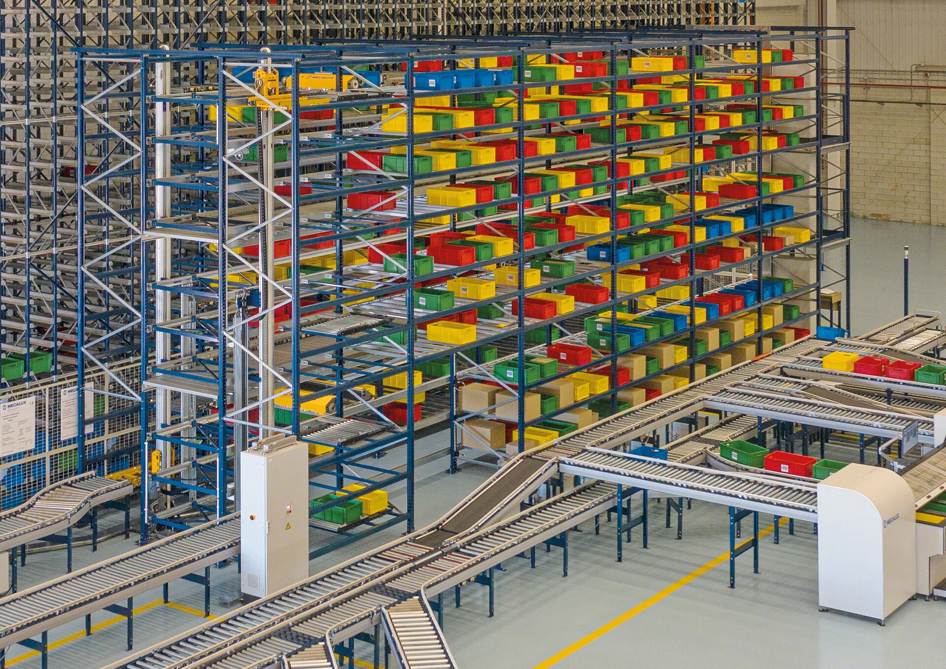 Shuttle System (storage solution for boxes) - Mecalux.com