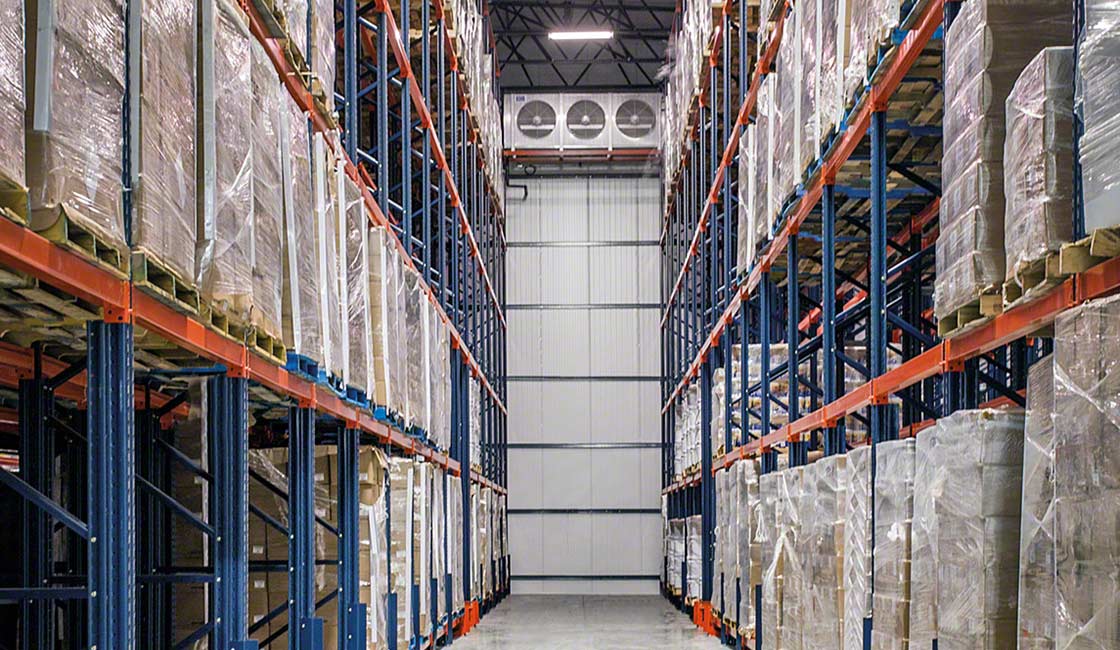 Cold storage warehousing solutions - Mecalux.com
