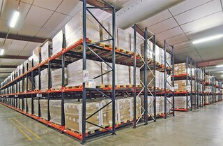 Push-Back Pallet Racking - Mecalux.com