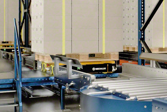 3D Automated Pallet Shuttle - Mecalux.com