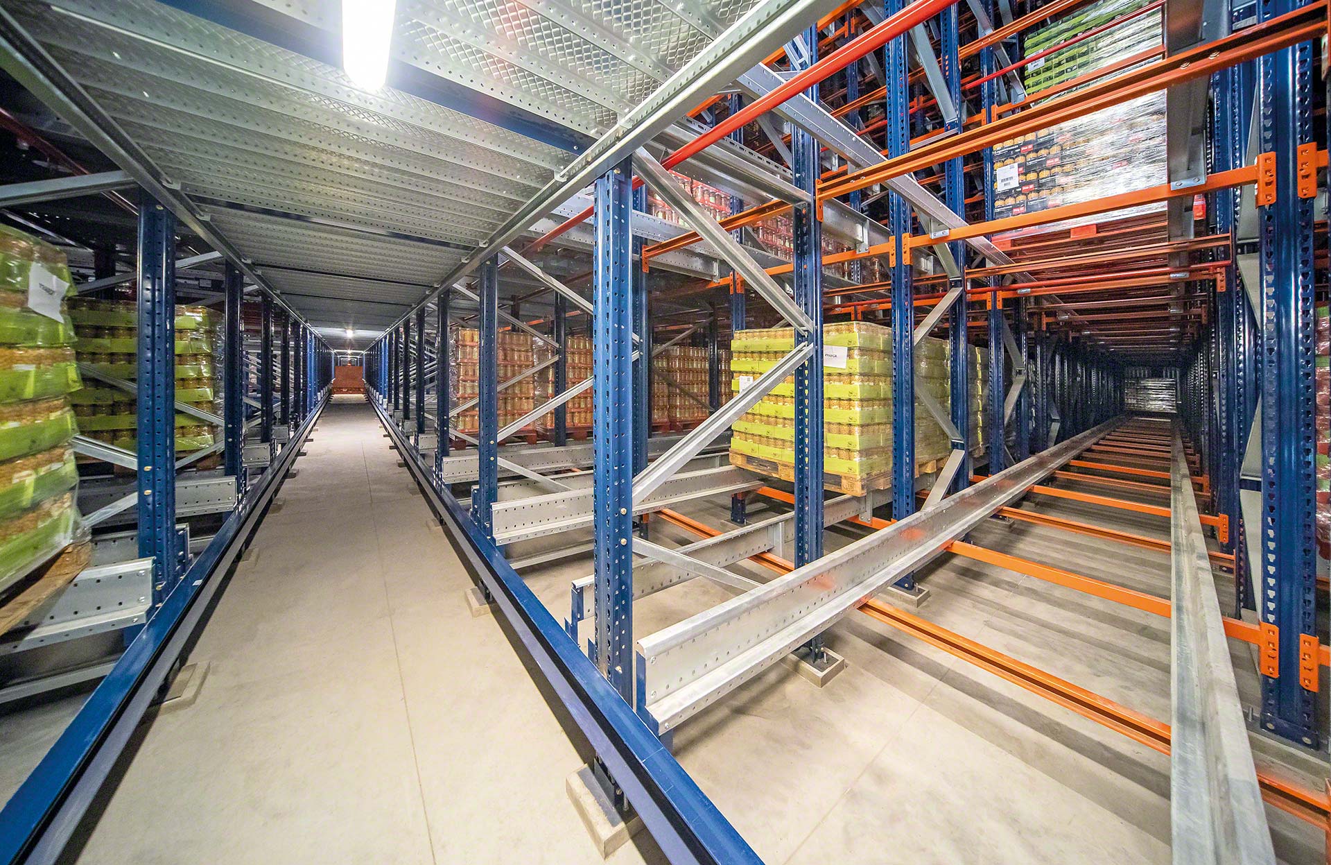 Automated Pallet Shuttle - Mecalux.com