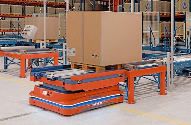 Autonomous Mobile Robots (AMRs) - Mecalux.com Autonomous Mobile Robots (AMRs) - Mecalux.com