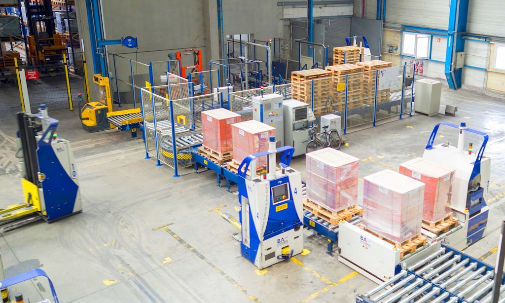Automated forklifts: benefits and examples - Mecalux.com Automated forklifts: benefits and examples - Mecalux.com
