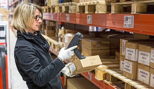 Case picking: advantages in warehousing - Mecalux.com