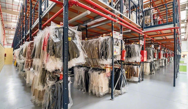 Dead stock: Examples and how to avoid it - Mecalux.com