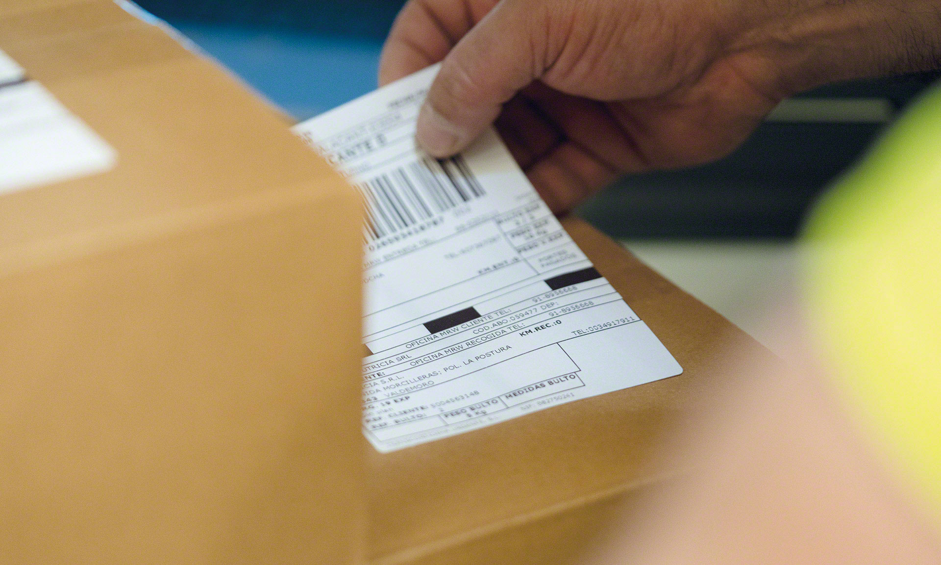 How to generate shipping labels for packages - Mecalux.com
