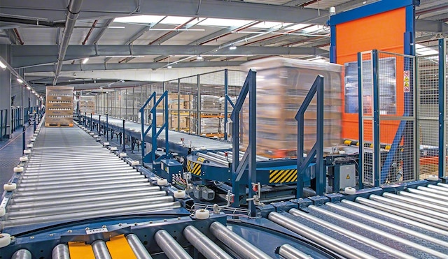 Internal transport: systems and examples - Mecalux.com