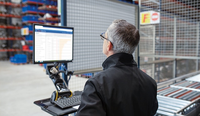 Key features of a warehouse management system - Mecalux.com