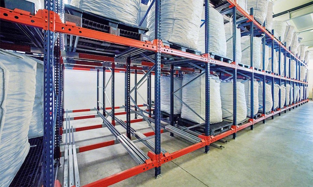 LIFO (last in, first out): uses and examples - Mecalux.com