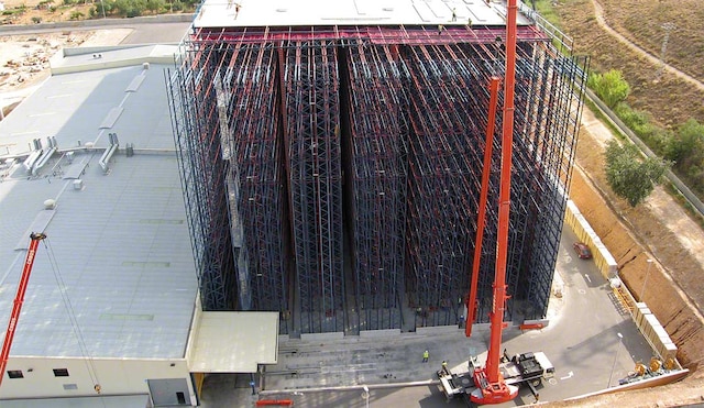 Rack supported building: maximum capacity - Mecalux.com