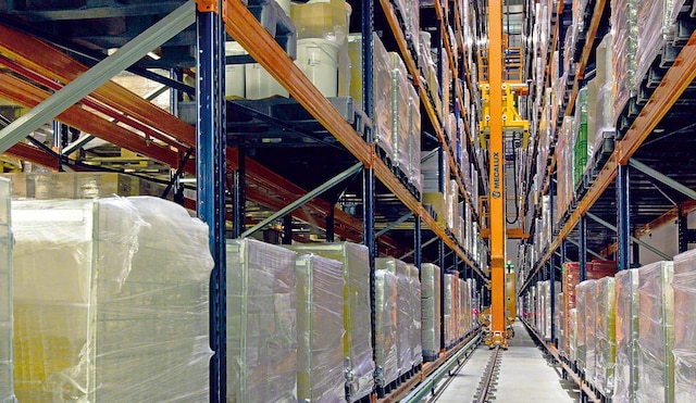 Robotics applications in logistics - Mecalux.com