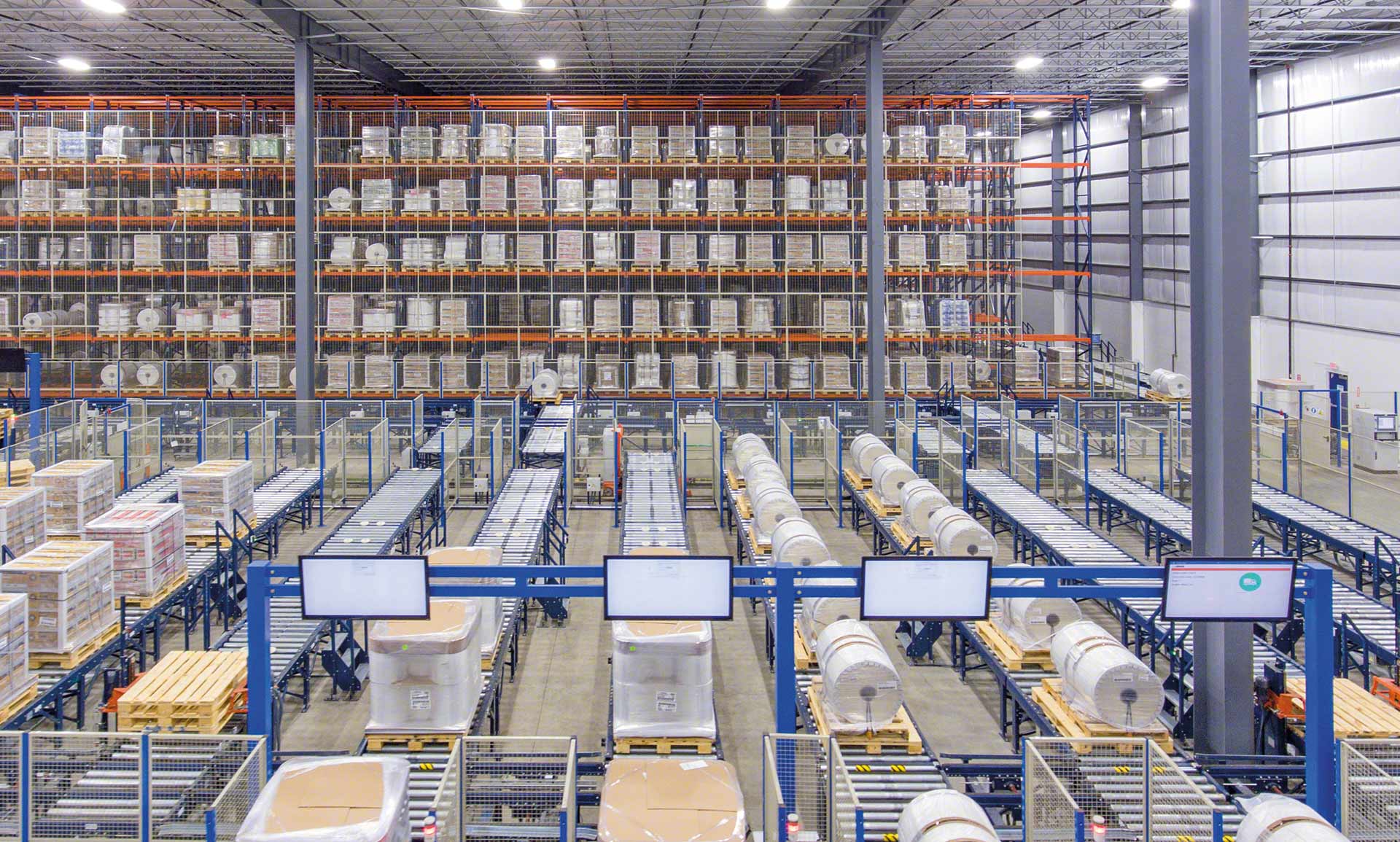 Warehouse stock and managing it - Mecalux.com