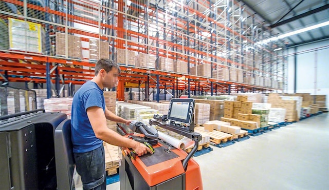 Warehouse tracking system and how it works - Mecalux.com