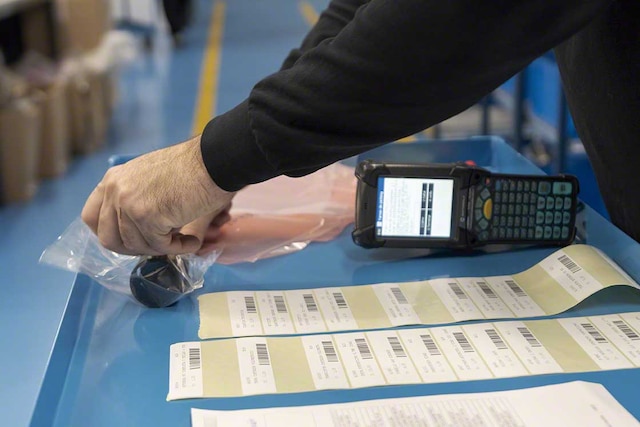 Item coding in the warehouse - Mecalux.com