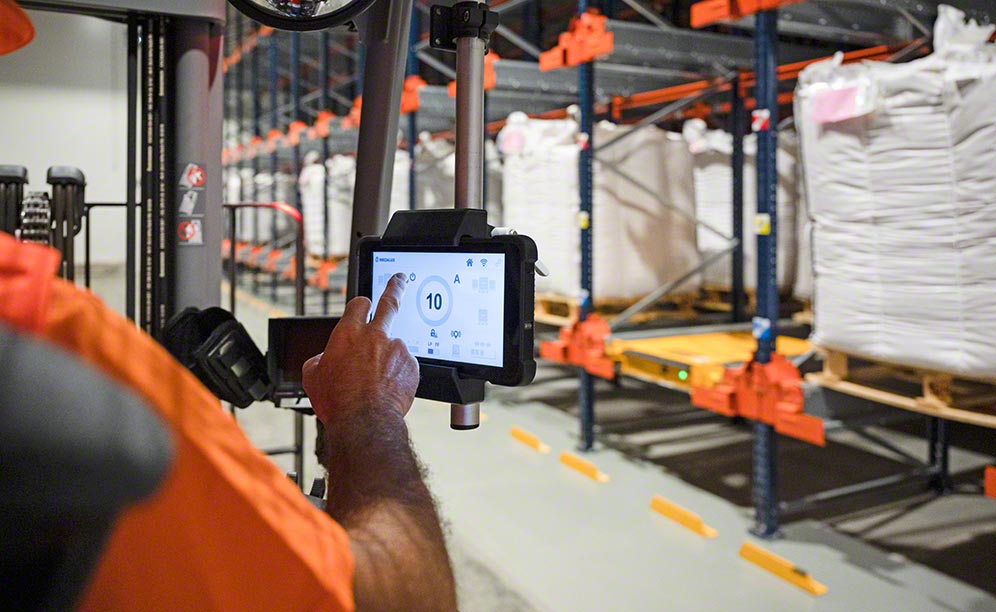 Bayer modernises its warehouse in Trèbes - Mecalux.com