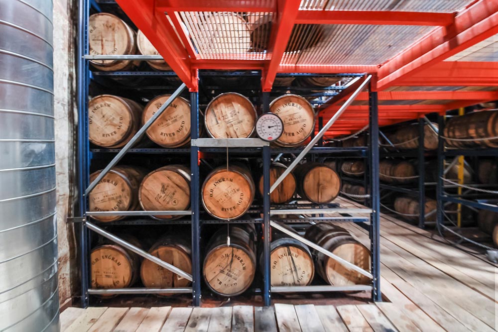 Ingram Whiskey enhances its floating rickhouse - Mecalux.com