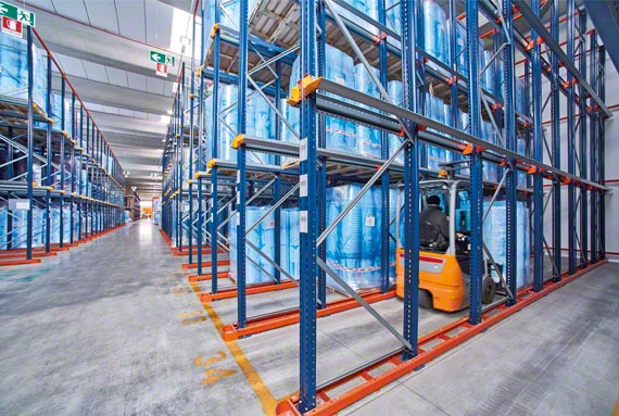 Drive-In Racking System - Mecalux.com