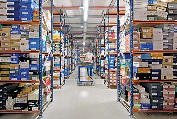 Heavy Duty Storage Racks and Shelving - Mecalux.com