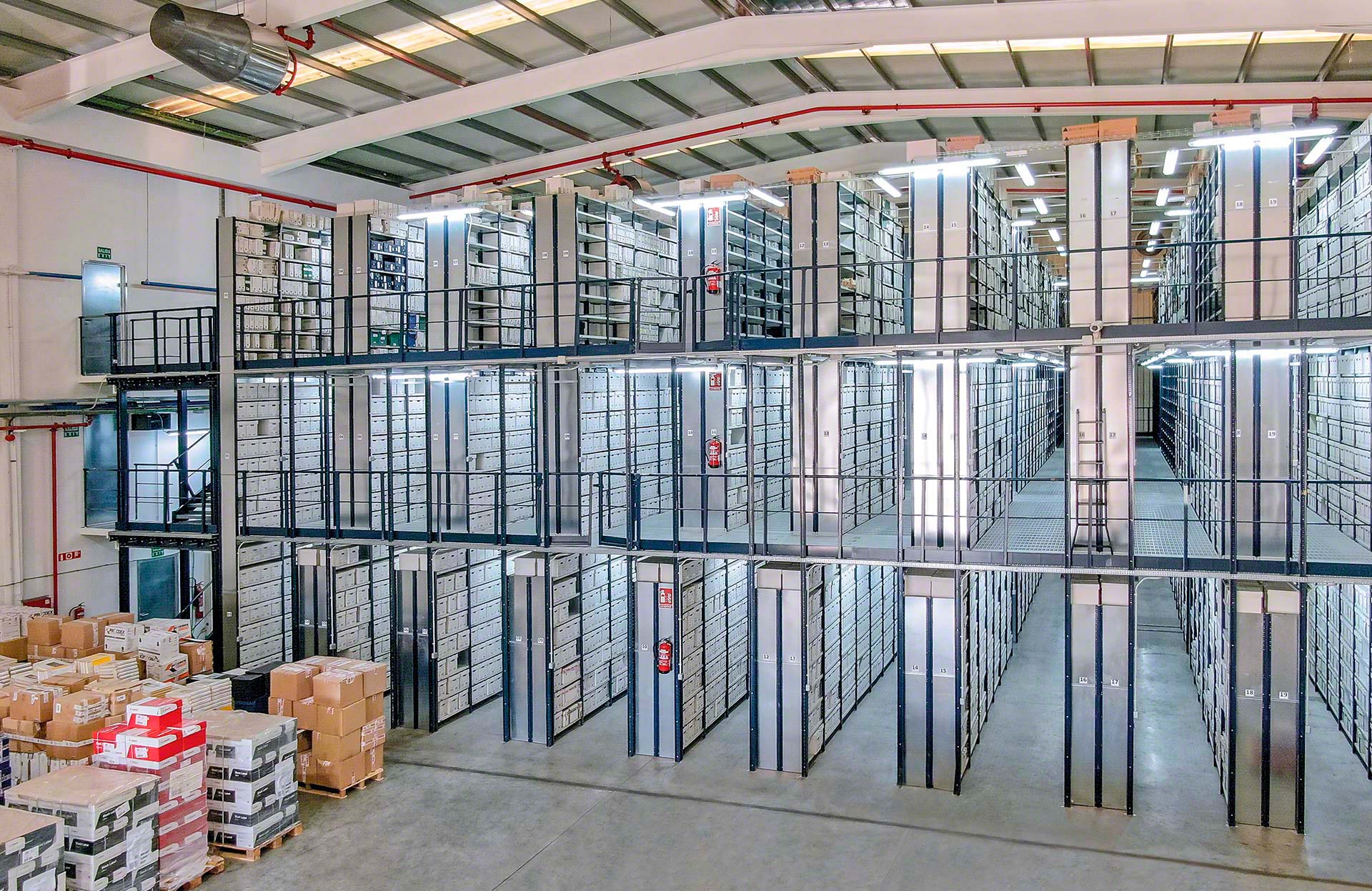 Light Duty Racks and Shelving - Mecalux.com