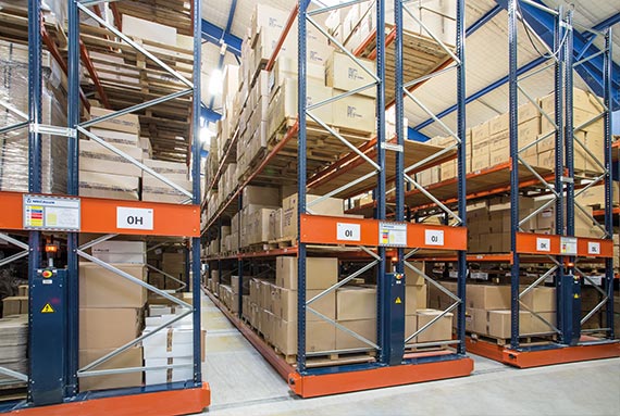 Mobile Racks (Mobile Pallet Racking System) - Mecalux.com
