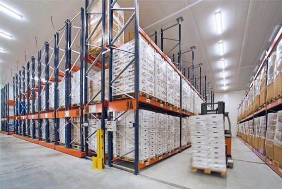 Mobile Racks (Mobile Pallet Racking System) - Mecalux.com