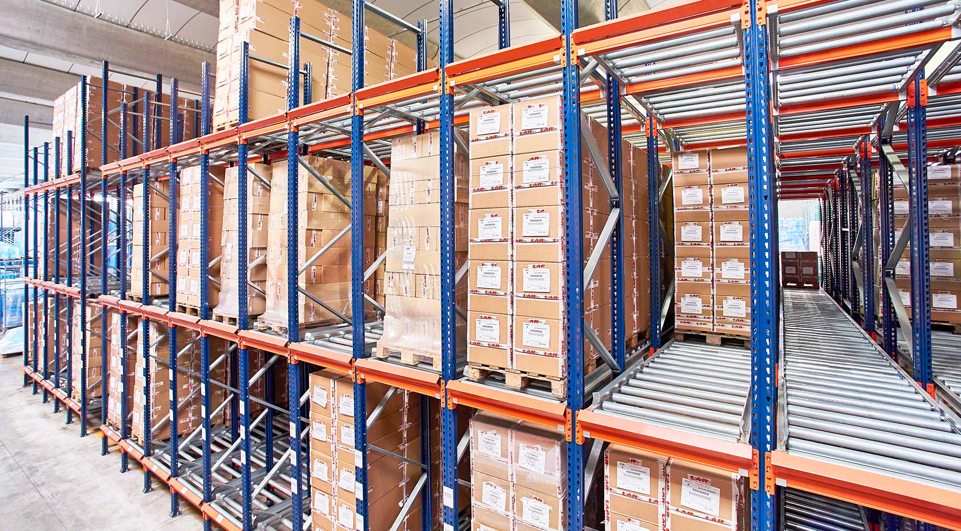 Pallet Flow Racking (Live System) - Mecalux.com